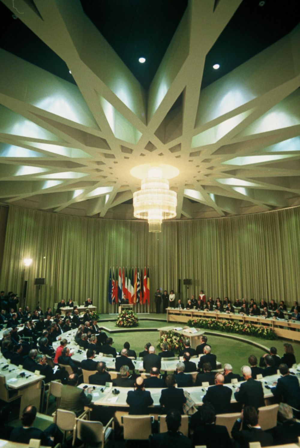10000 years of economy - Signing of the Maastricht Treaty